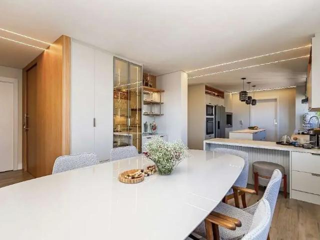 Apartamento para Venda em Curitiba/PR Cabral 4 Quartos