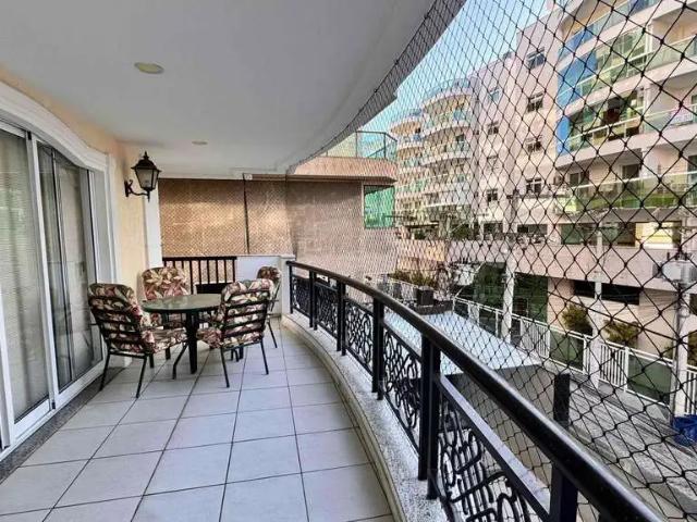 Apartamento para Venda em Cabo Frio/RJ Centro 4 Quartos