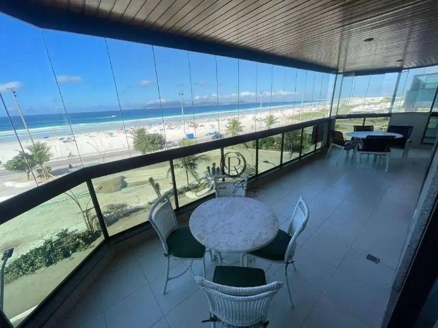 Apartamento para Venda em Cabo Frio/RJ Centro 3 Quartos