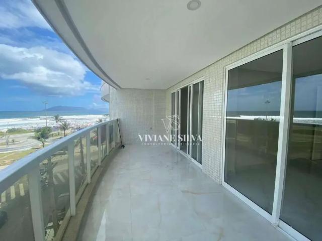 Apartamento para Venda em Cabo Frio/RJ Praia do Forte 3 Quartos