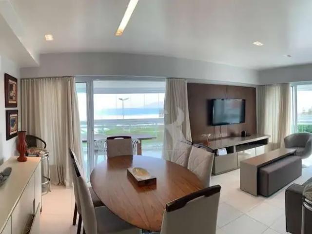Apartamento para Venda em Cabo Frio/RJ Praia do Forte 4 Quartos