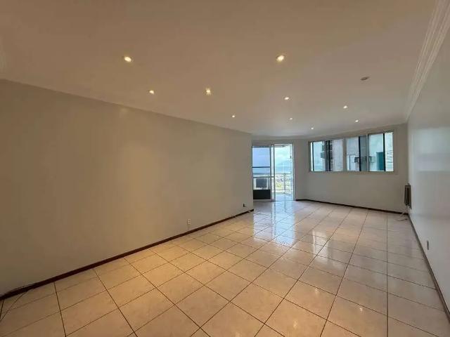 Apartamento para Venda em Cabo Frio/RJ Vila Nova 3 Quartos