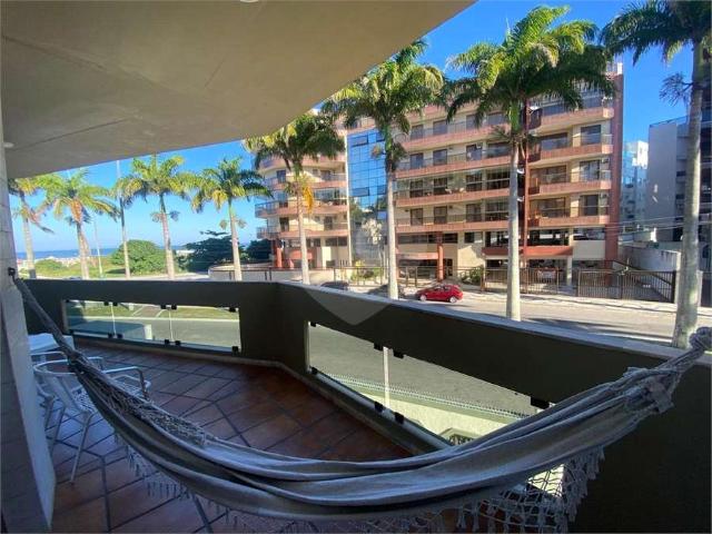 Apartamento para Venda em Cabo Frio/RJ Vila Nova 3 Quartos