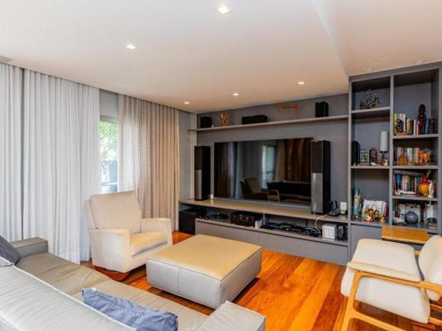 Apartamento para venda em Campo Belo com 3 quartos, sendo 1 suíte, 172m²