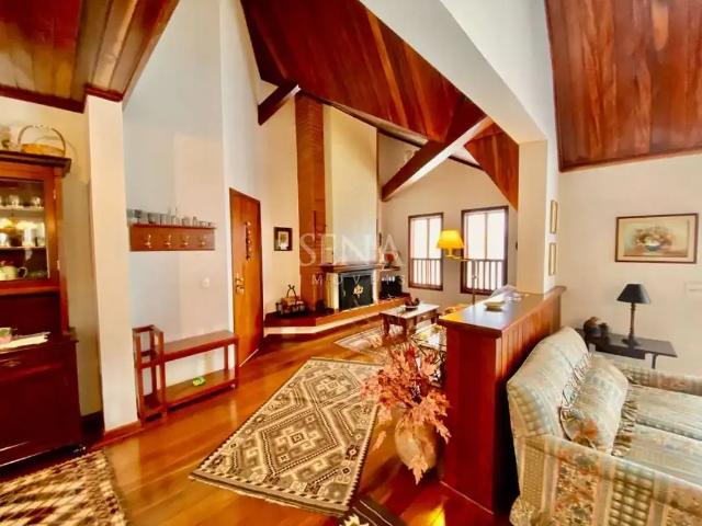Apartamento para Venda em Campos do Jordão/SP Vila inglesa 4 Quartos