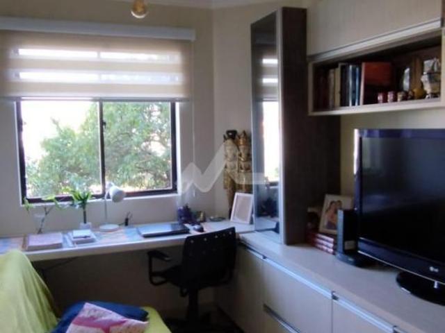 Apartamento para venda em Cascavel, com móveis planejados, sendo uma suíte e mais dois quartos