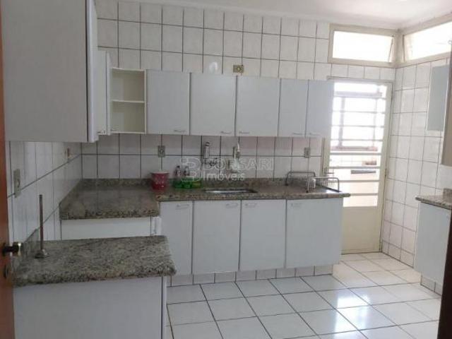 Apartamento para venda em Centro de 132.00m² com 3 Quartos, 1 Suite e 2 Garagens