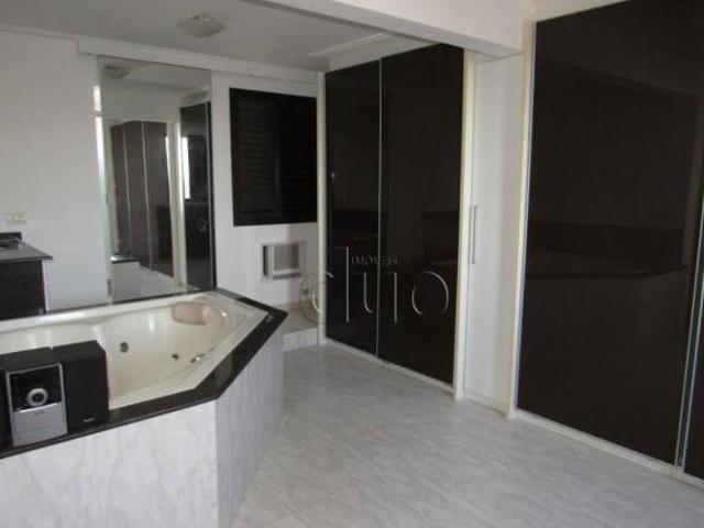 Apartamento para venda em Centro de 165.00m² com 2 Quartos, 1 Suite e 2 Garagens