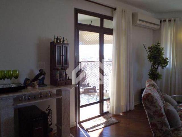 Apartamento para venda em Centro de 203.00m² com 3 Quartos, 1 Suite e 2 Garagens