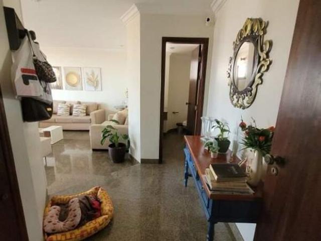 Apartamento para venda em Centro de 205.00m² com 3 Quartos, 1 Suite e 2 Garagens