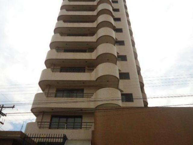 Apartamento para venda em Centro de 238.00m² com 4 Quartos, 1 Suite e 2 Garagens