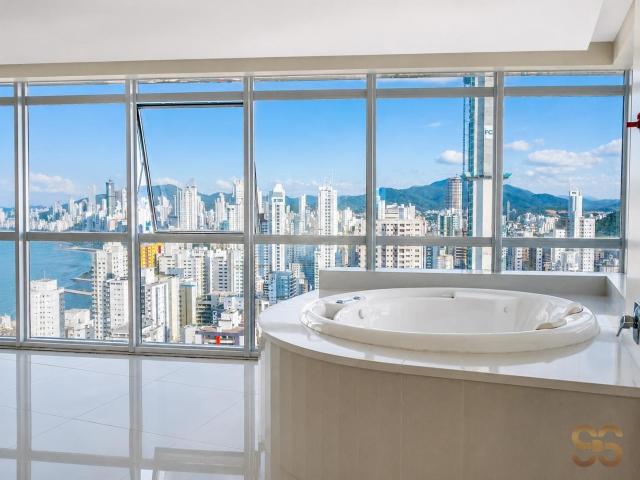 Apartamento para venda em Centro em Balneário Camboriú Santa Catarina de 228.00m² com 4 Quartos, 4 Suítes e 3 Garagens