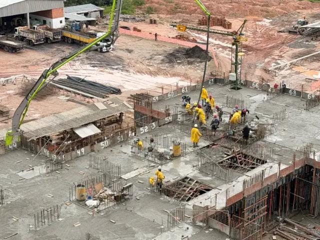 Apartamento para Venda em Embu das Artes/SP Jardim Santa Bárbara 4 Quartos