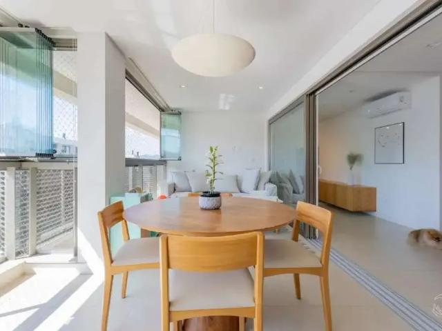 Apartamento para Venda em Florianópolis/SC Jurerê 4 Quartos