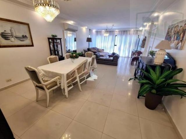 Apartamento para Venda em Guarujá, PITANGUEIRAS, 3 dormitórios, 3 suítes, 4 banheiros, 2 vagas