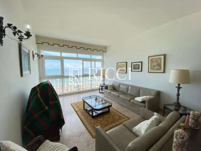 Apartamento para Venda em Guarujá/SP Pitangueiras 4 Quartos