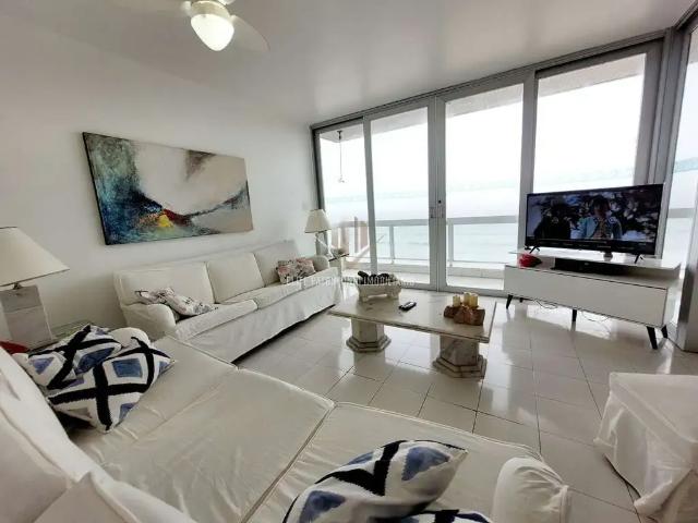 Apartamento para Venda em Guarujá/SP Pitangueiras 4 Quartos