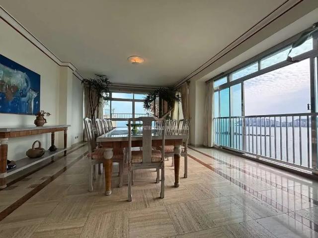 Apartamento para Venda em Guarujá/SP Pitangueiras 4 Quartos