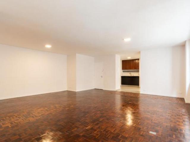 Apartamento para venda em Itaim Bibi com 2 quartos, sendo 1 suíte, 107m²