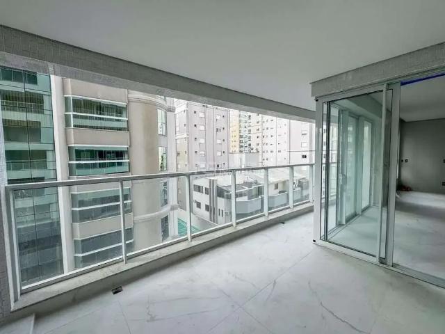 Apartamento para Venda em Itapema/SC Meia Praia 3 Quartos