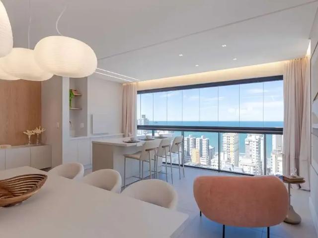 Apartamento para Venda em Itapema/SC Meia Praia 3 Quartos