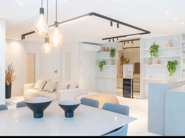 Apartamento para Venda em Itapema/SC Meia Praia 4 Quartos