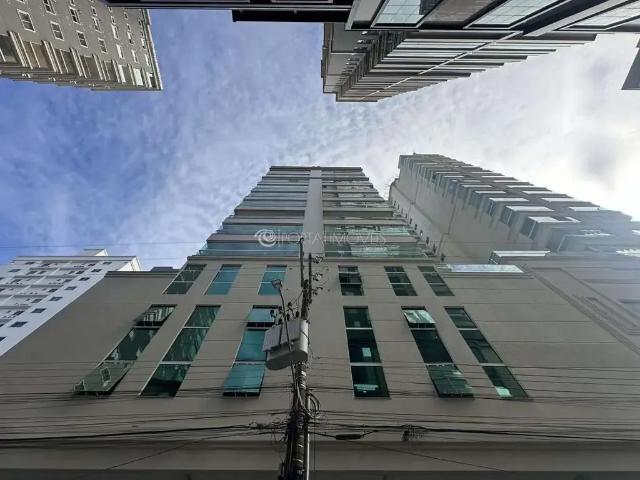 Apartamento para Venda em Itapema/SC Meia Praia 4 Quartos