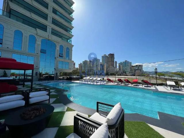 Apartamento para Venda em Itapema/SC Meia Praia 4 Quartos