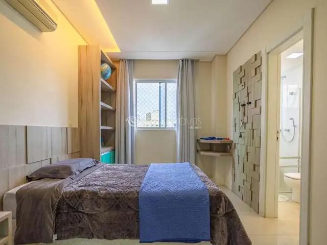 Apartamento para Venda em Itapema/SC Meia Praia 4 Quartos