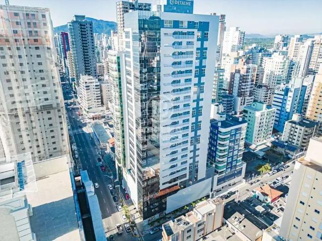 Apartamento para Venda em Itapema/SC Meia Praia 4 Quartos