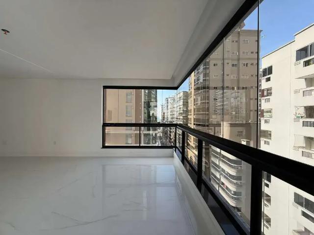 Apartamento para Venda em Itapema/SC Meia Praia 4 Quartos