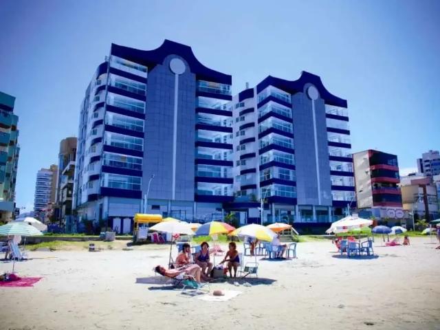 Apartamento para Venda em Itapema/SC Meia Praia 4 Quartos