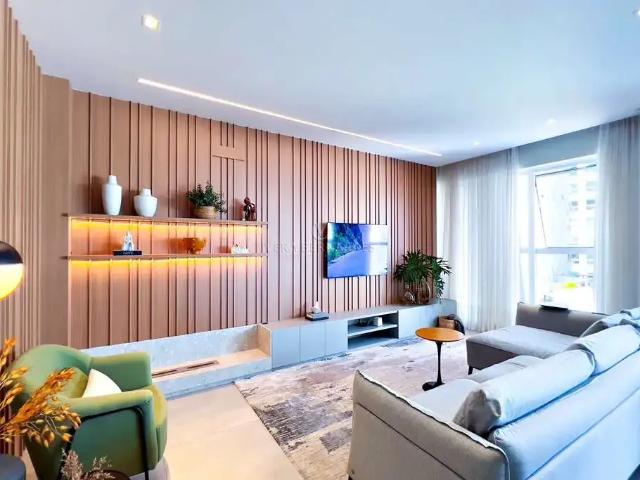 Apartamento para Venda em Itapema/SC Meia Praia 4 Quartos