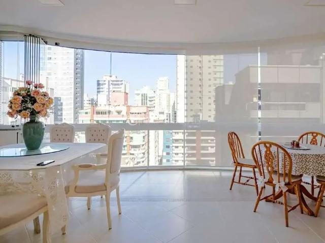 Apartamento para Venda em Itapema/SC Meia Praia 4 Quartos