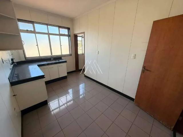 Apartamento para Venda em Itaúna/MG Centro 3 Quartos