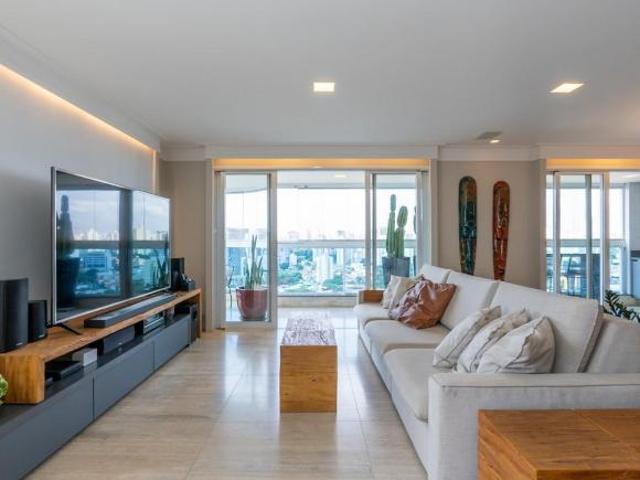 Apartamento para venda em Indianópolis com 3 quartos, sendo 3 suítes, 195m²