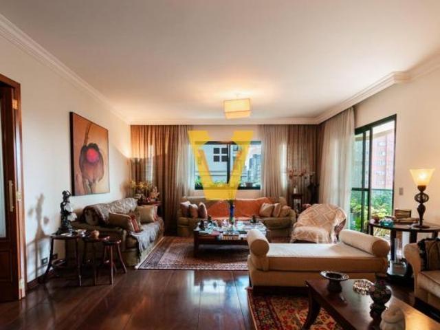Apartamento para venda em Moema com 4 quartos, sendo 3 suítes, 222m²