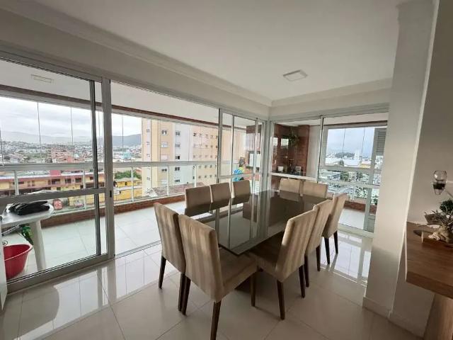 Apartamento para Venda em Palhoça/SC Centro 3 Quartos