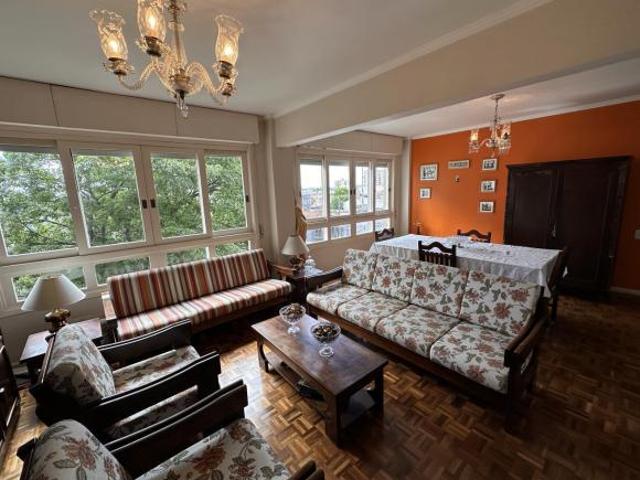 Apartamento para Venda em Pelotas, Centro, 3 dormitórios, 1 suíte, 3 banheiros, 1 vaga