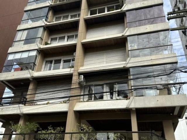 Apartamento para Venda em Pelotas, Centro, 3 dormitórios, 1 suíte, 3 banheiros, 1 vaga