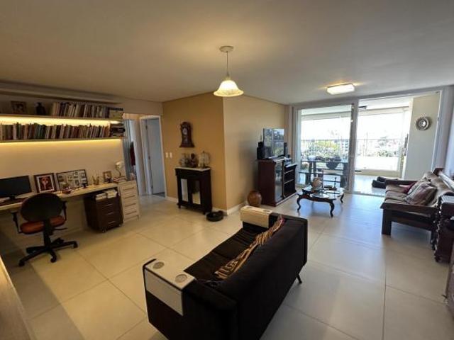 Apartamento para Venda em Pelotas, Areal, 2 dormitórios, 1 suíte, 3 banheiros, 2 vagas