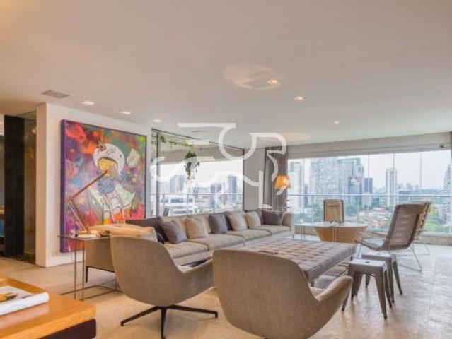 Apartamento para venda em Pinheiros em São Paulo São Paulo de 352.00m² com 3 Quartos, 3 Suítes e 4 Garagens