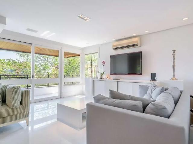 Apartamento para Venda em Porto Alegre/RS Três Figueiras 3 Quartos
