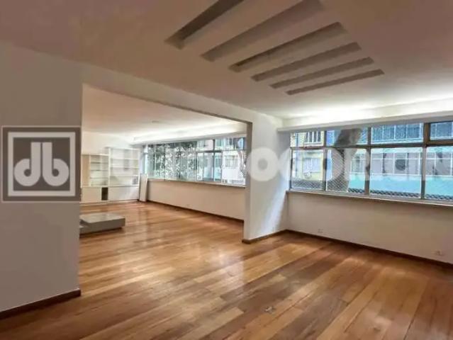 Apartamento para Venda em Rio de Janeiro/RJ Copacabana 4 Quartos