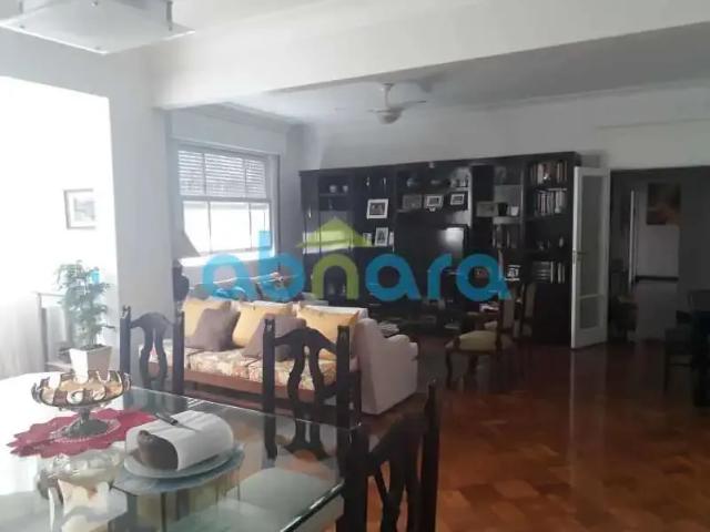 Apartamento para Venda em Rio de Janeiro/RJ Copacabana 5 Quartos