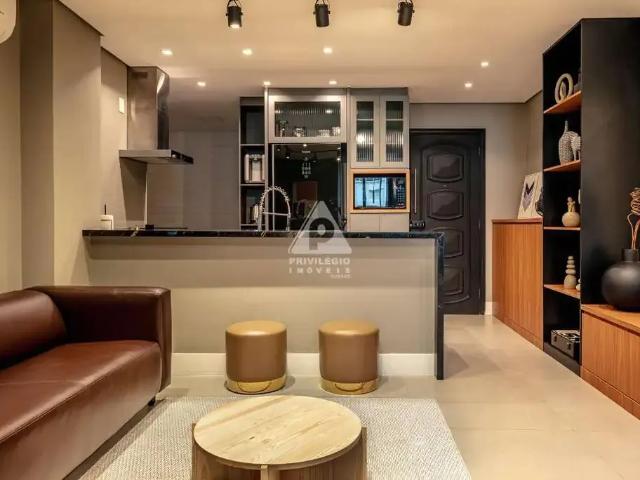 Apartamento para Venda em Rio de Janeiro/RJ Copacabana 2 Quartos
