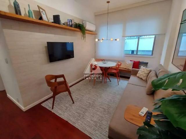 Apartamento para Venda em Rio de Janeiro/RJ Copacabana 2 Quartos