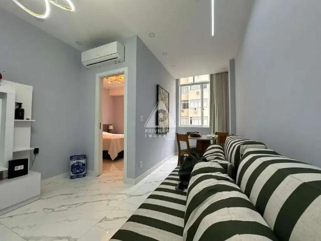 Apartamento para Venda em Rio de Janeiro/RJ Copacabana 2 Quartos