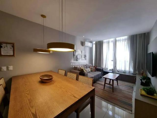 Apartamento para Venda em Rio de Janeiro/RJ Copacabana 2 Quartos