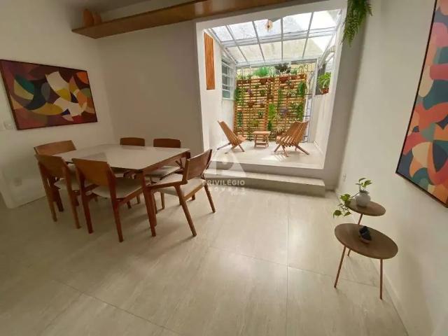 Apartamento para Venda em Rio de Janeiro/RJ Copacabana 2 Quartos